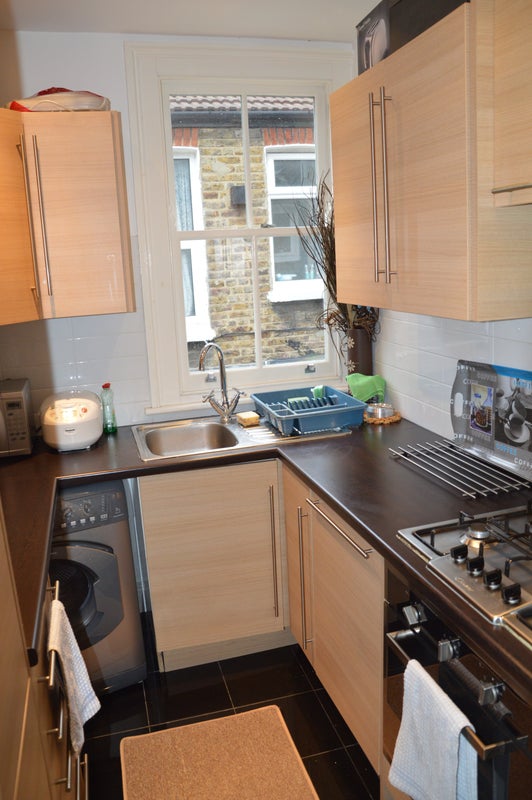 'Bright, Spacious, Furnished 25M2 Room Leytonstone' Room to Rent from ...