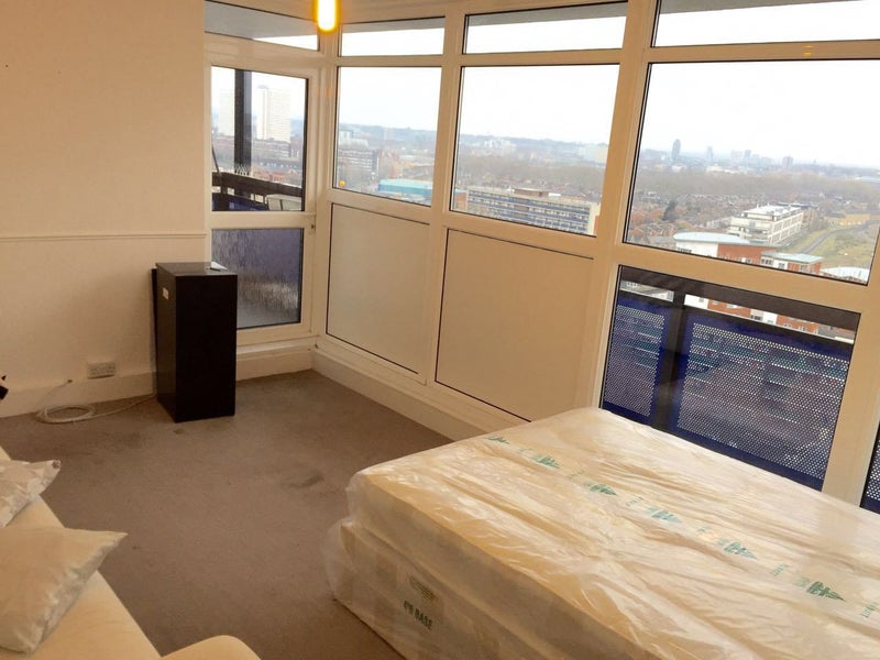 'Spacious Dbl Room available in Surrey Quays SE16' Room to Rent from ...