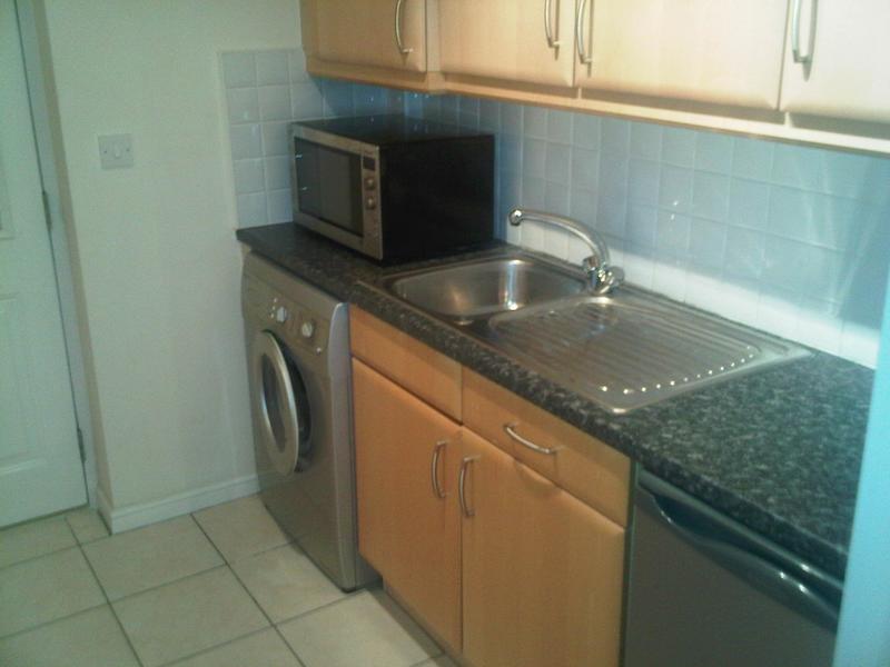 'Bedsit, Private Kitchen, Bath, Conservatory Garden' Room to Rent from ...