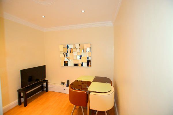 'Cozy Double Room, Right Outside Bus Stop And Asda' Room to Rent from ...