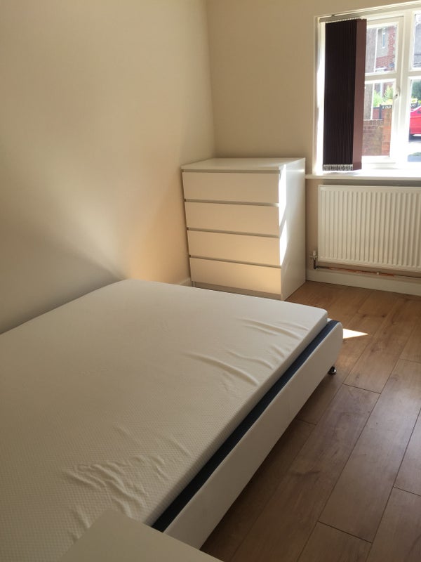 'Ensuite and double rooms rent in HMO house' Room to Rent from SpareRoom