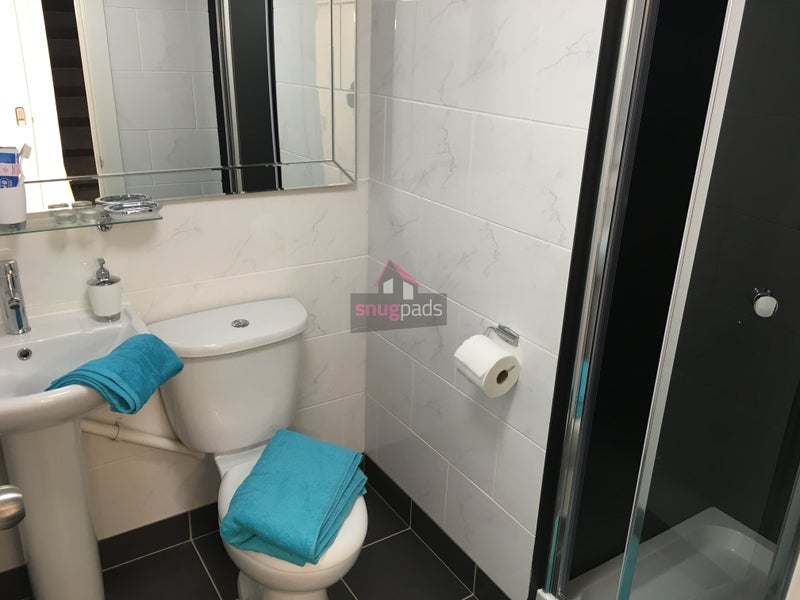 'Modern Bedsit rooms near Salford Royal Hospital' Room to Rent from ...