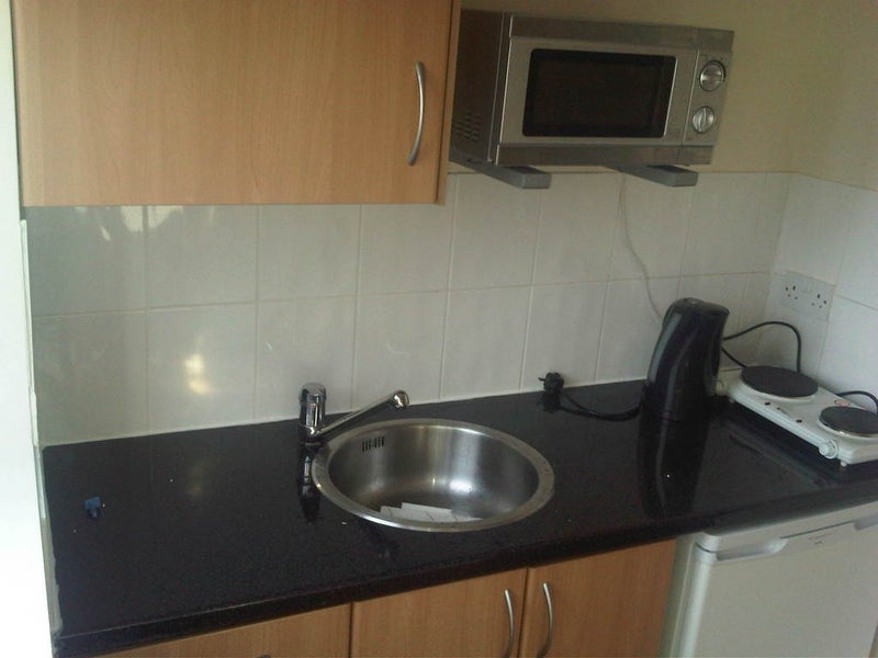 'Self contained bedsit' Room to Rent from SpareRoom