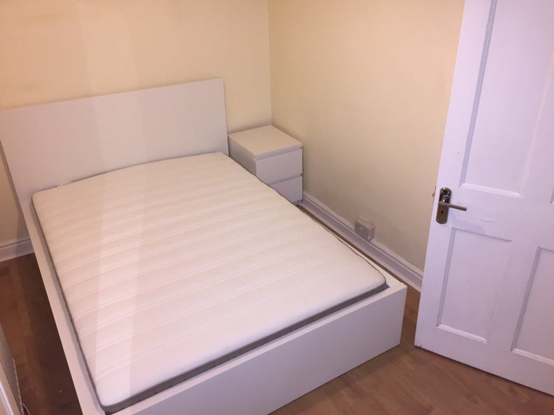 'Large 15sqm double room, professional or students' Room to Rent from ...