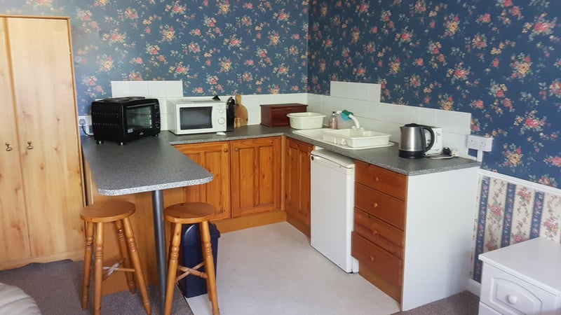 'Large Bedsit for rent' Room to Rent from SpareRoom