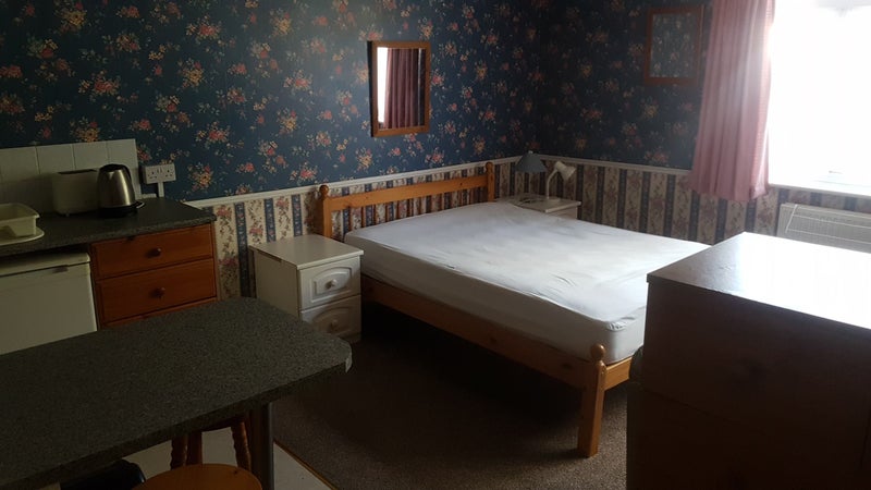 'Large Bedsit for rent' Room to Rent from SpareRoom