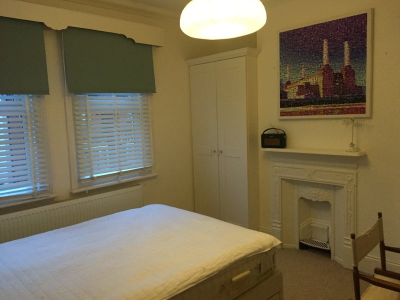 'King Size Bed, Sky Multi Room Box, Bills Inc ' Room to Rent from SpareRoom