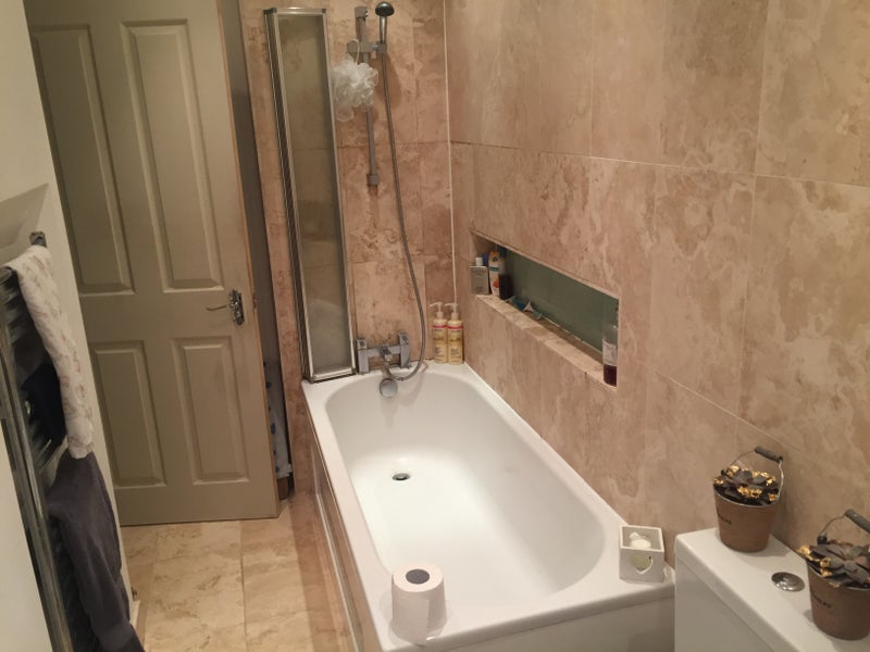 'King Size Bed, Sky Multi Room Box, Bills Inc ' Room to Rent from SpareRoom