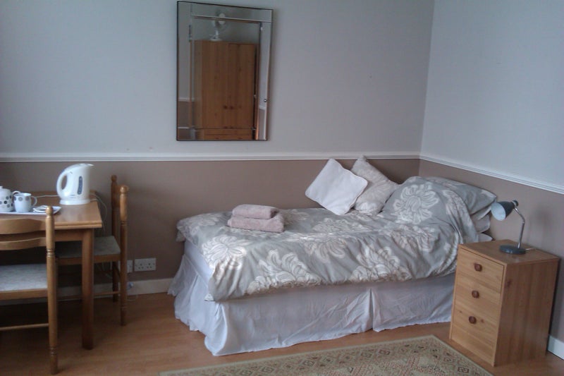 'Sunny bedsit available in Bedminster' Room to Rent from SpareRoom