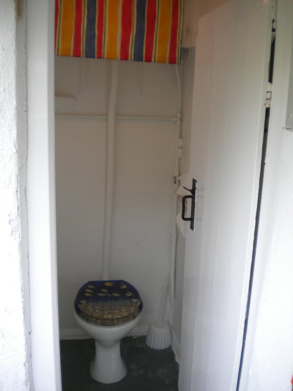 'Self contained independent studio, outside loo' Room to Rent from ...