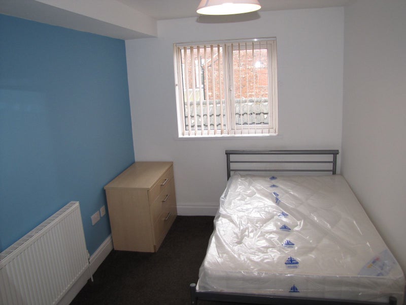 'Recently Renovated Double Rooms TO LET with WIFI' Room to Rent from ...