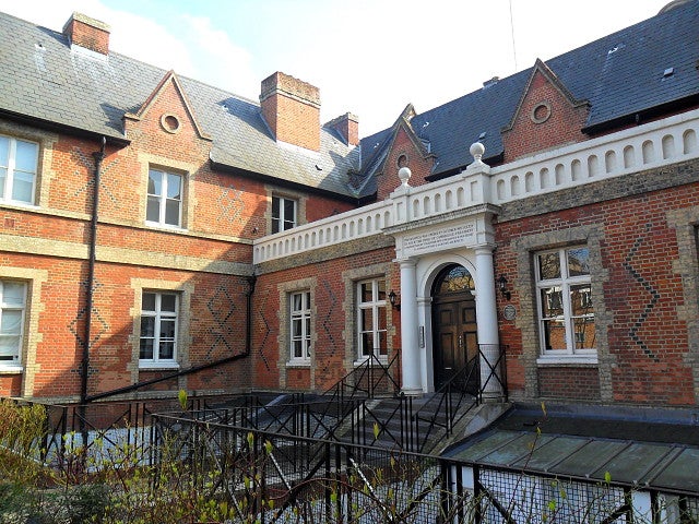 'Beautiful Double Room-Newly Converted Old Hospital' Room to Rent from ...