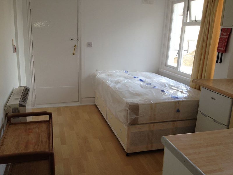 'Furnished Betsit on Brighton Seafront ' Room to Rent from SpareRoom