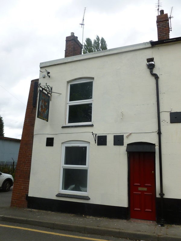 'High Quality Studios in Converted Coseley Building' Room to Rent from ...