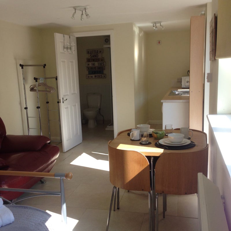 'Self-Contained, detached annex/garage conversion' Room to Rent from ...