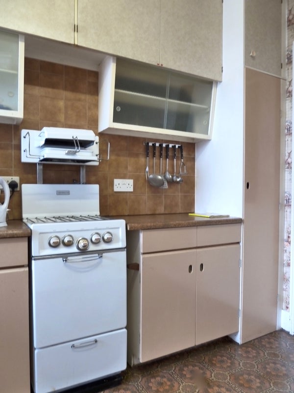 'One Large Furnished Single Bedsit Plus kitchen' Room to Rent from ...