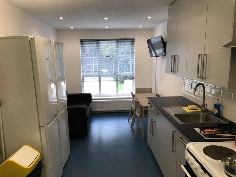 'Self Contained Room With Full Facilities ' Room to Rent from SpareRoom