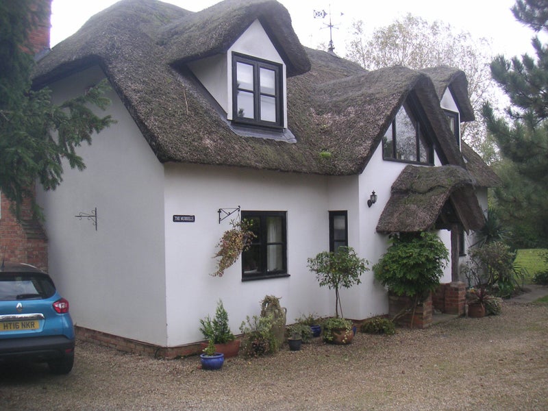 'Stunning thatched house in semi rural area' Room to Rent from SpareRoom