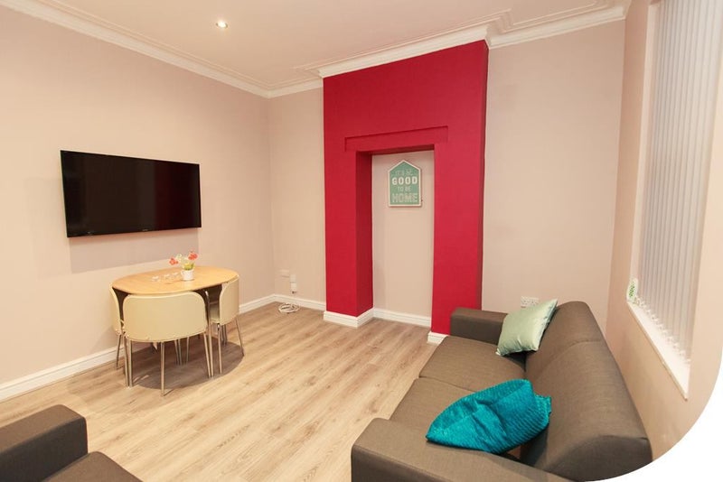 'Superb Double room - close to tram and ASDA' Room to Rent from SpareRoom