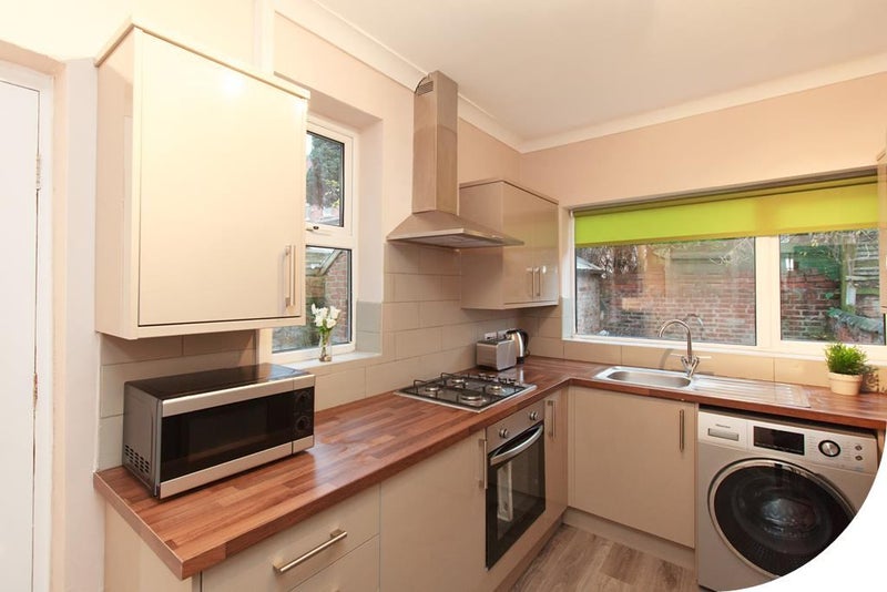 'Superb Double room - close to tram and ASDA' Room to Rent from SpareRoom