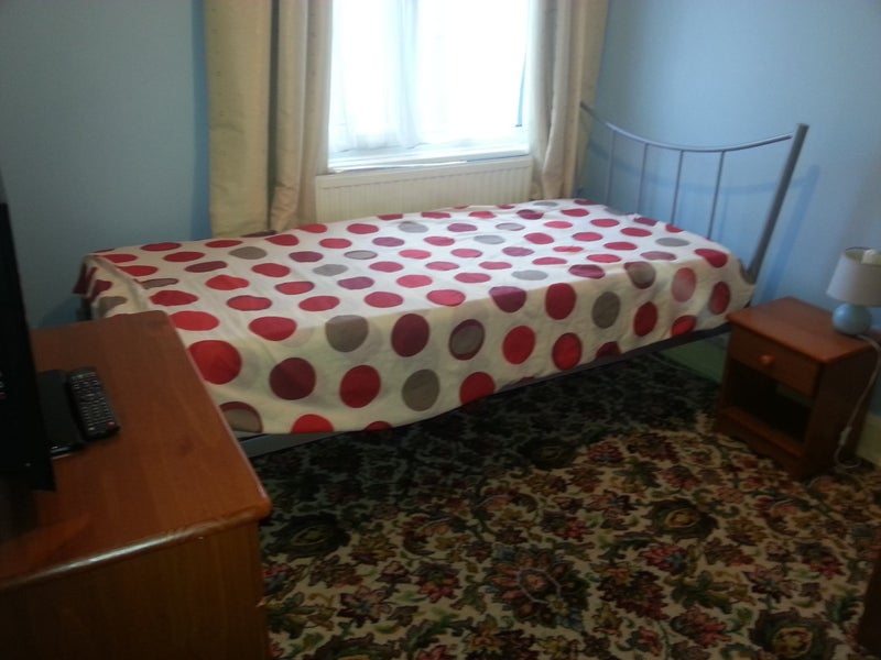 'Bright Single room. Friendly House' Room to Rent from SpareRoom