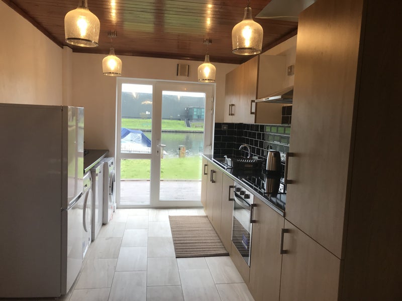 'Riverside Double Bedroom near Heathrow / Staines' Room to Rent from ...