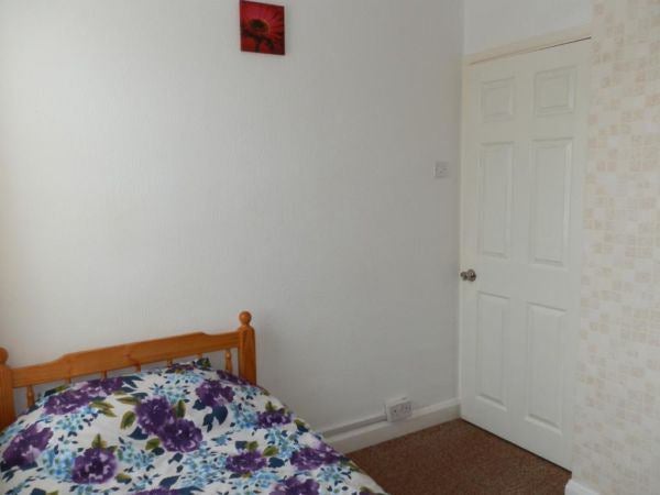 'Lovely Studio Bedsit Flat In Hayes UB3' Room to Rent from SpareRoom