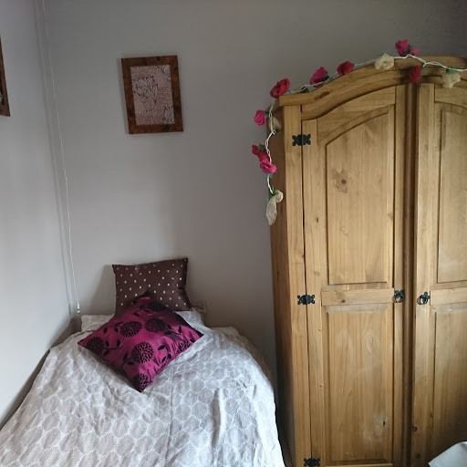 'Mon to Fri fully furnished single room to let' Room to Rent from SpareRoom