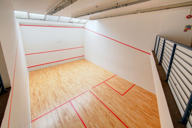 '1 bedroom swimming pool, gym, squash court' Room to Rent from SpareRoom