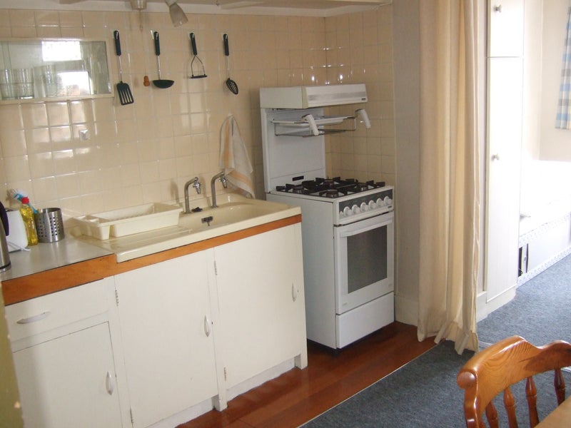 'Bedsit with own kitchen' Room to Rent from SpareRoom