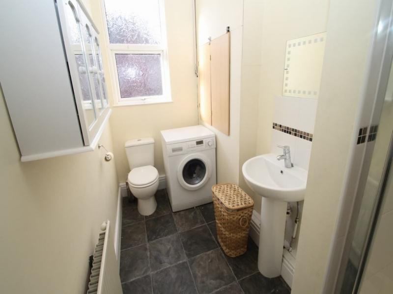 'Modern Bedsit - own kitchen, shared bath' Room to Rent from SpareRoom