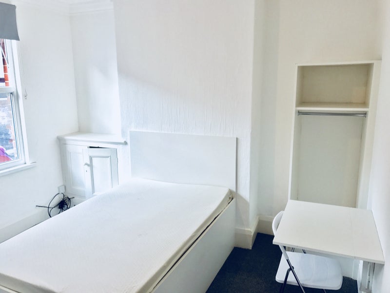 'Modern Room Walkley- All bills included no bond! ' Room to Rent from ...
