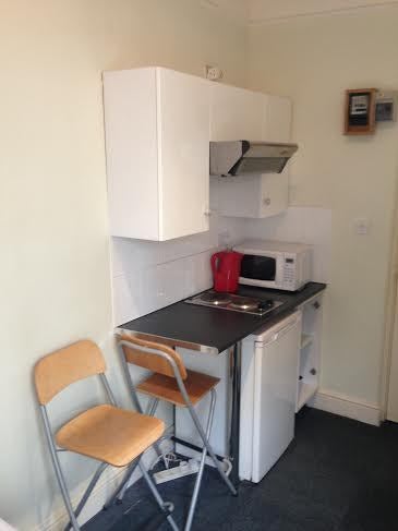 'NICE Double Bedsit' Room to Rent from SpareRoom