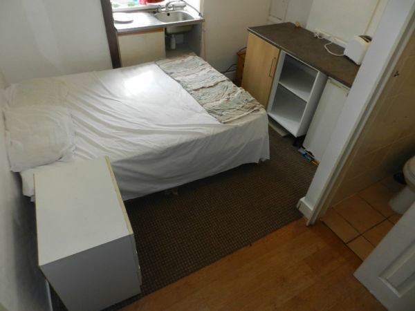'No Deposit Required, self contained, Studio/Bedsit' Room to Rent from ...