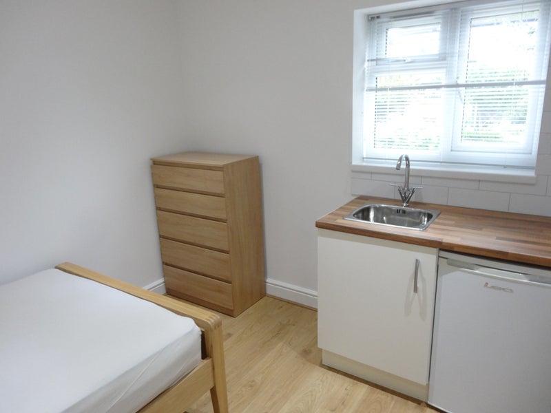 'Upney Studio – Ensuite, Kitchen, All Bills Inc.' Room to Rent from ...
