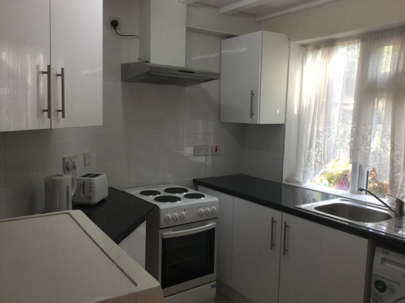 'Rooms to Rent in Colnbrook' Room to Rent from SpareRoom