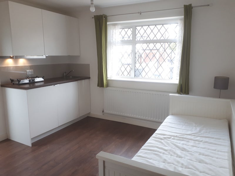' Self Contained Bedsit all bills inclusive ' Room to Rent from SpareRoom