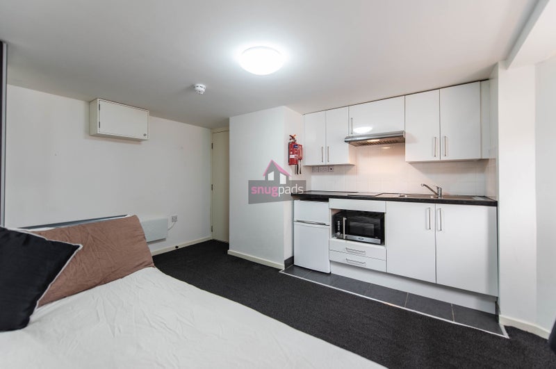 'Modern bedsit inc private kitchen inc most bills ' Room to Rent from ...