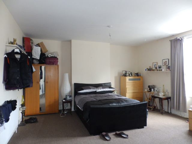 'Very large double bedroom in Westbury-On-Trym' Room to Rent from SpareRoom