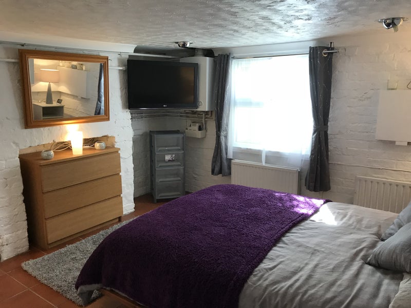 'Double basement bedroom for female lodger' Room to Rent from SpareRoom