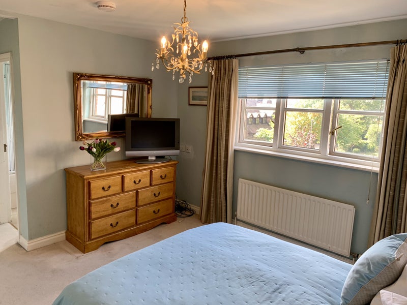 'MERIDEN - Double en-suite room in Detached House' Room to Rent from ...