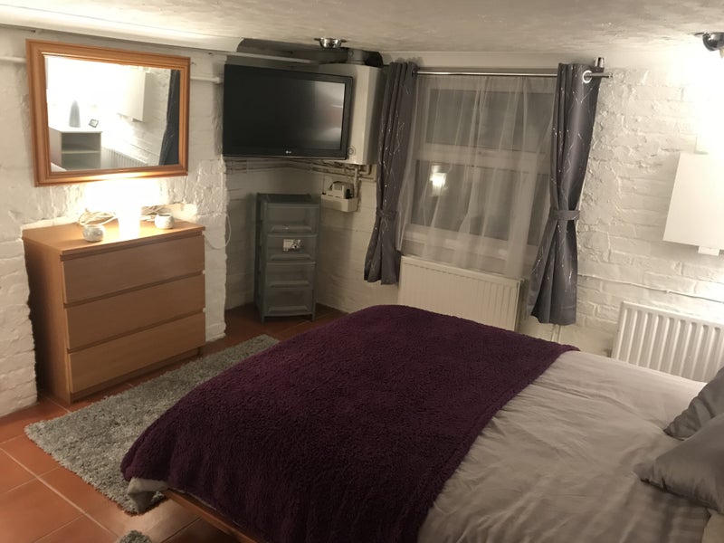 'Double basement bedroom for female lodger' Room to Rent from SpareRoom