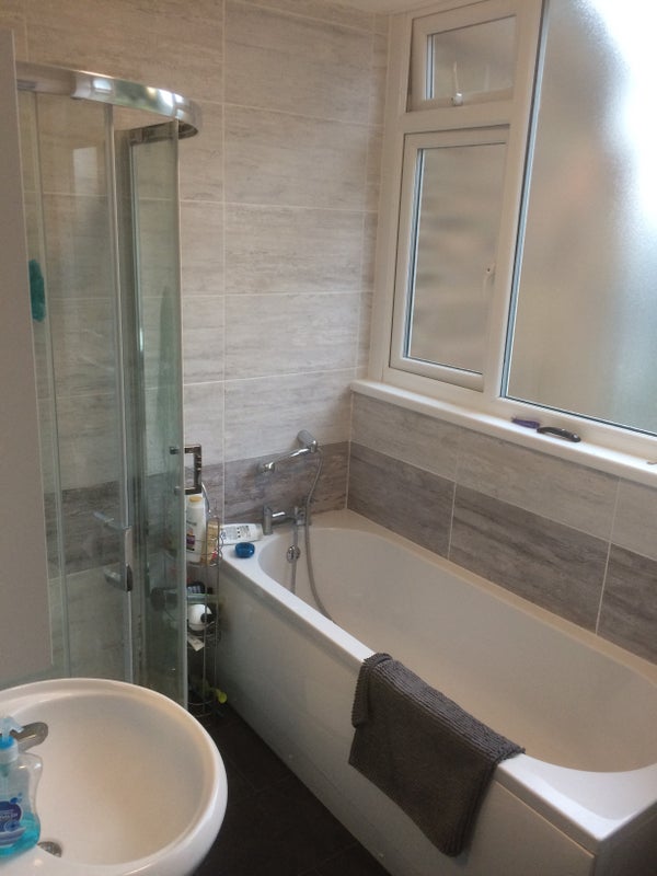 'Large Double Room, Short Term let £675pcm ' Room to Rent from SpareRoom