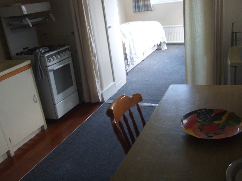 'Bedsit with own kitchen' Room to Rent from SpareRoom