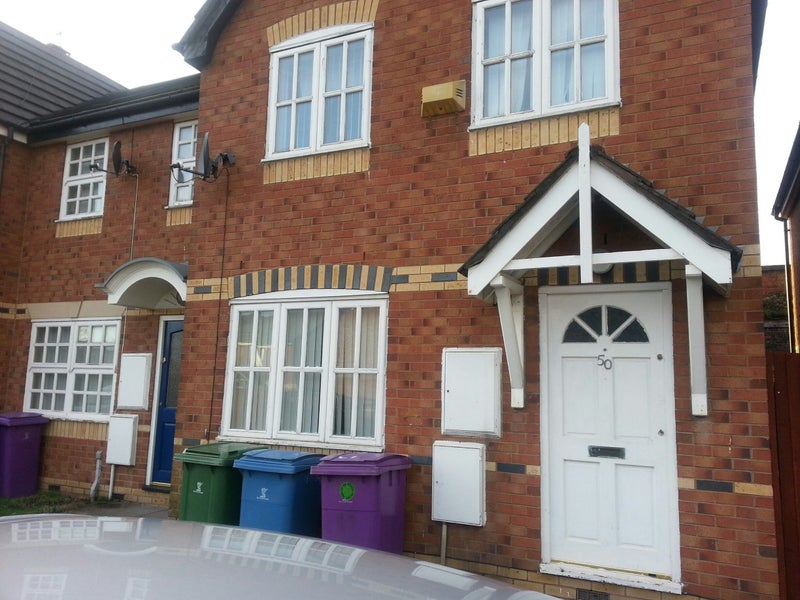 'Semi Detached House In working class Neighbourhood' Room to Rent from ...