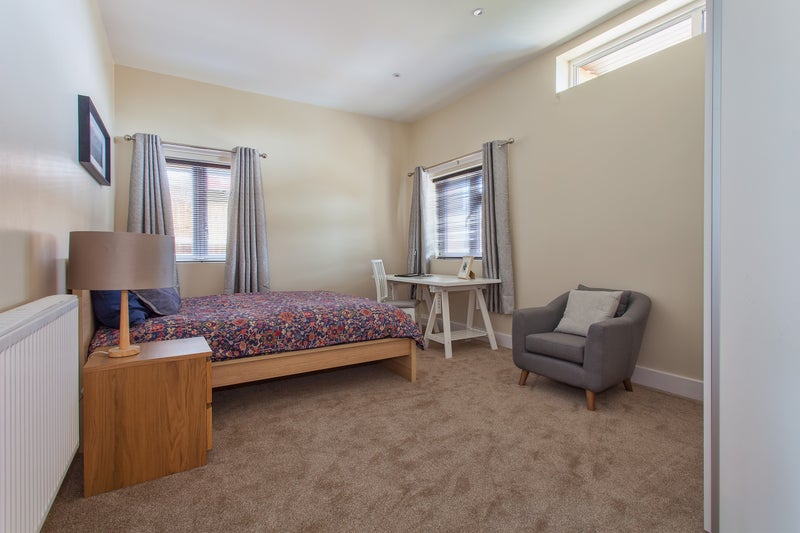 'Fantastic double, high ceilings, large room' Room to Rent from SpareRoom