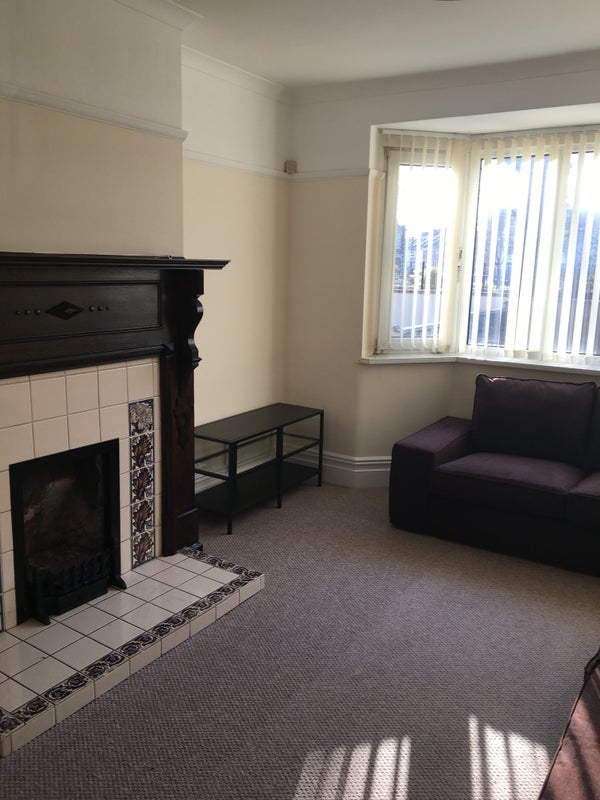 'Lovely House With Single Rooms For Immediate Rent' Room to Rent from ...