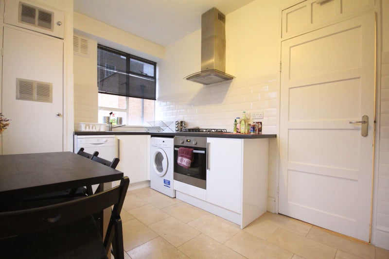 'Spacious DBL Room All Incl. in Paddington ' Room to Rent from SpareRoom