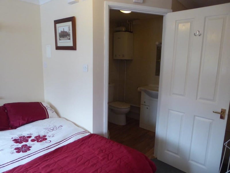 'Studio bedsit with ensuite' Room to Rent from SpareRoom