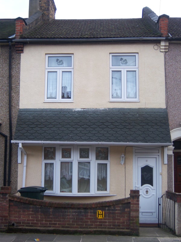 'Lovely Spacious Room in a Female only House Share!' Room to Rent from ...